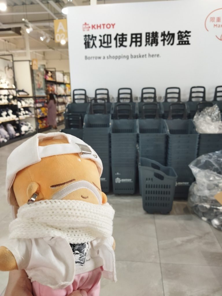 「嘉義遊記」KHTOY絨毛玩偶旗艦館，免門票景點，帶著娃娃來拍照打卡吧！｜民雄頭橋工業區《台灣觀光工廠推薦》 - Sacres薩克雷斯｜藝術創作市集活動 ‧ 美食旅遊吸貓之旅，加入喵喵教一起吸貓吧！